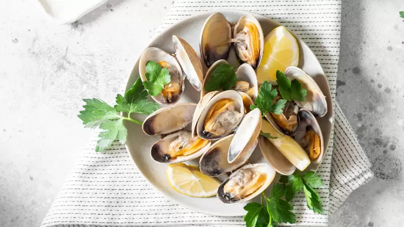 Healthy Grilled Clams with Butter Sauce